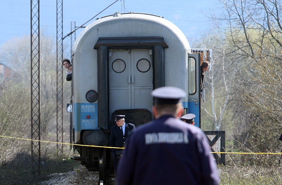 U Srbiji iz šina iskočio vagon s amonijakom, građani se mole da ne ...