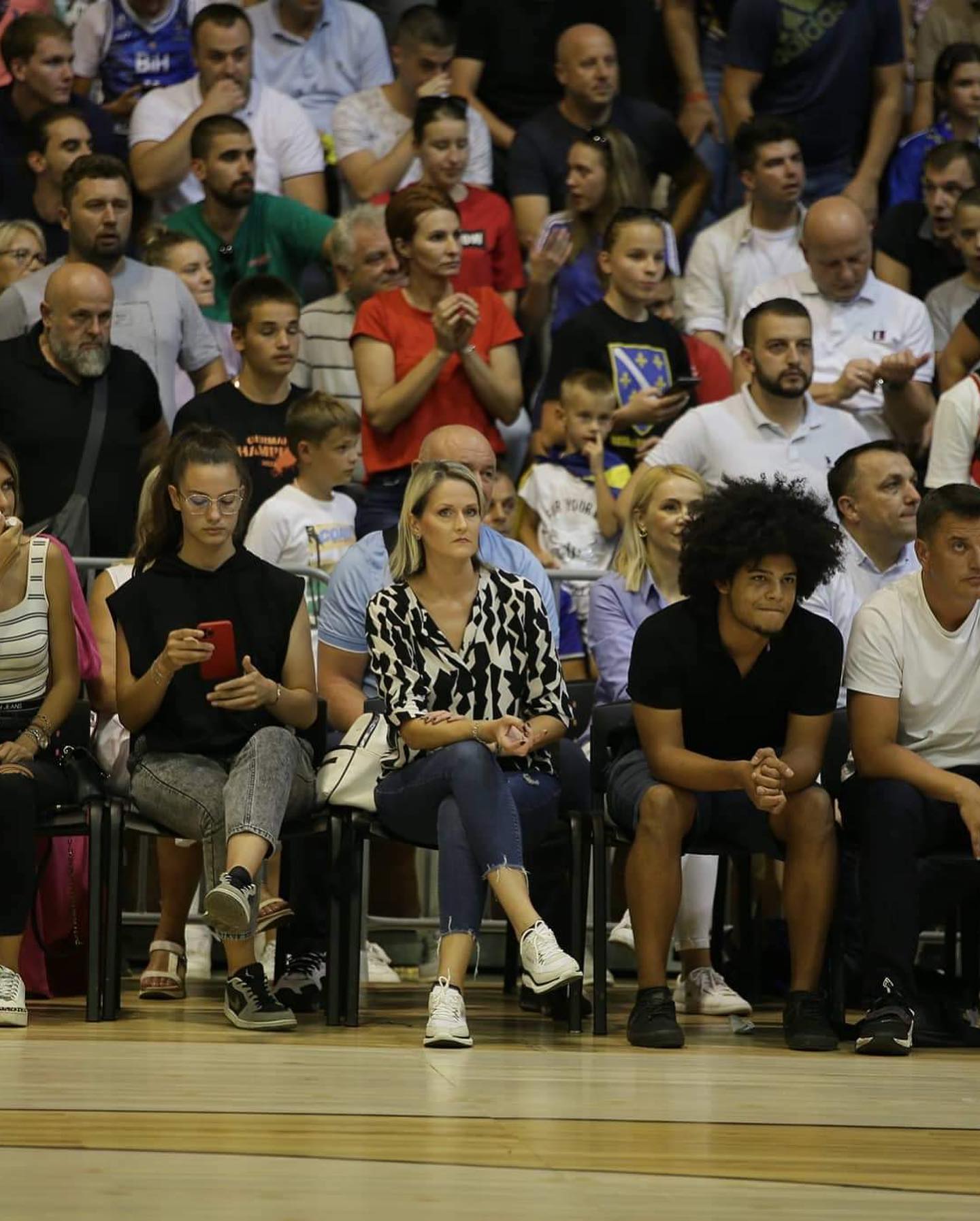 Voditeljica sa N1 je prava navijačica: Alma Dautbegović-Voloder uz ...