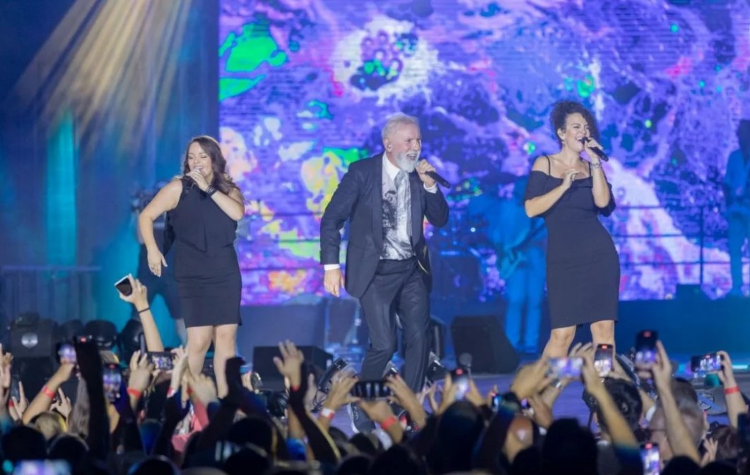 Dino Merlin u Oberhausenu održao koncert na kojem su uživale tri ...