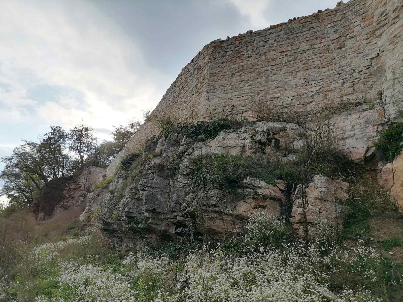 Znate li za Stari grad Dubrovnik kod Ilijaša: Dokaz saradnje Kulina ...