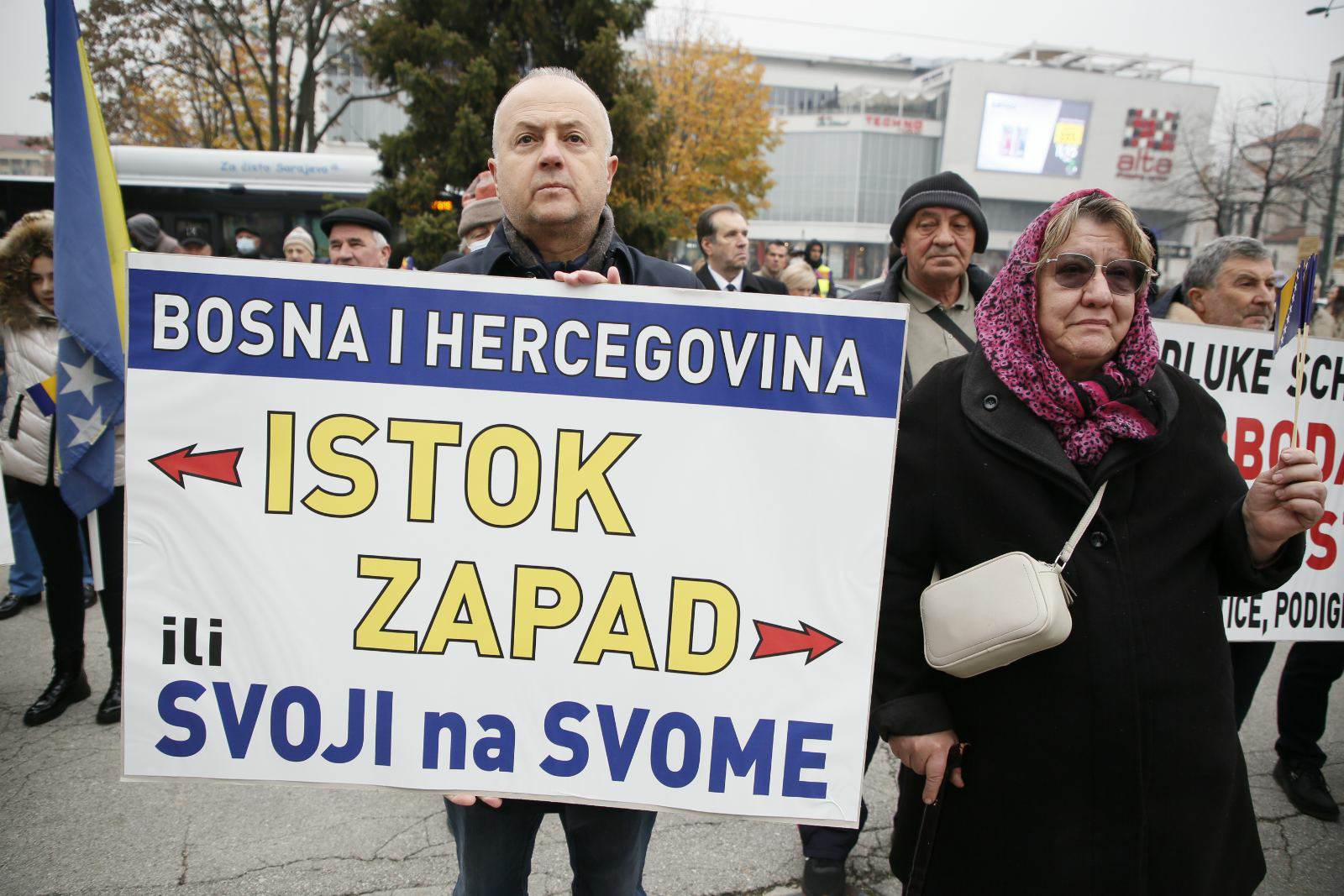 Azra Zornić: Desničarska Evropa uz pomoć SAD radi na palestinizaciji ...