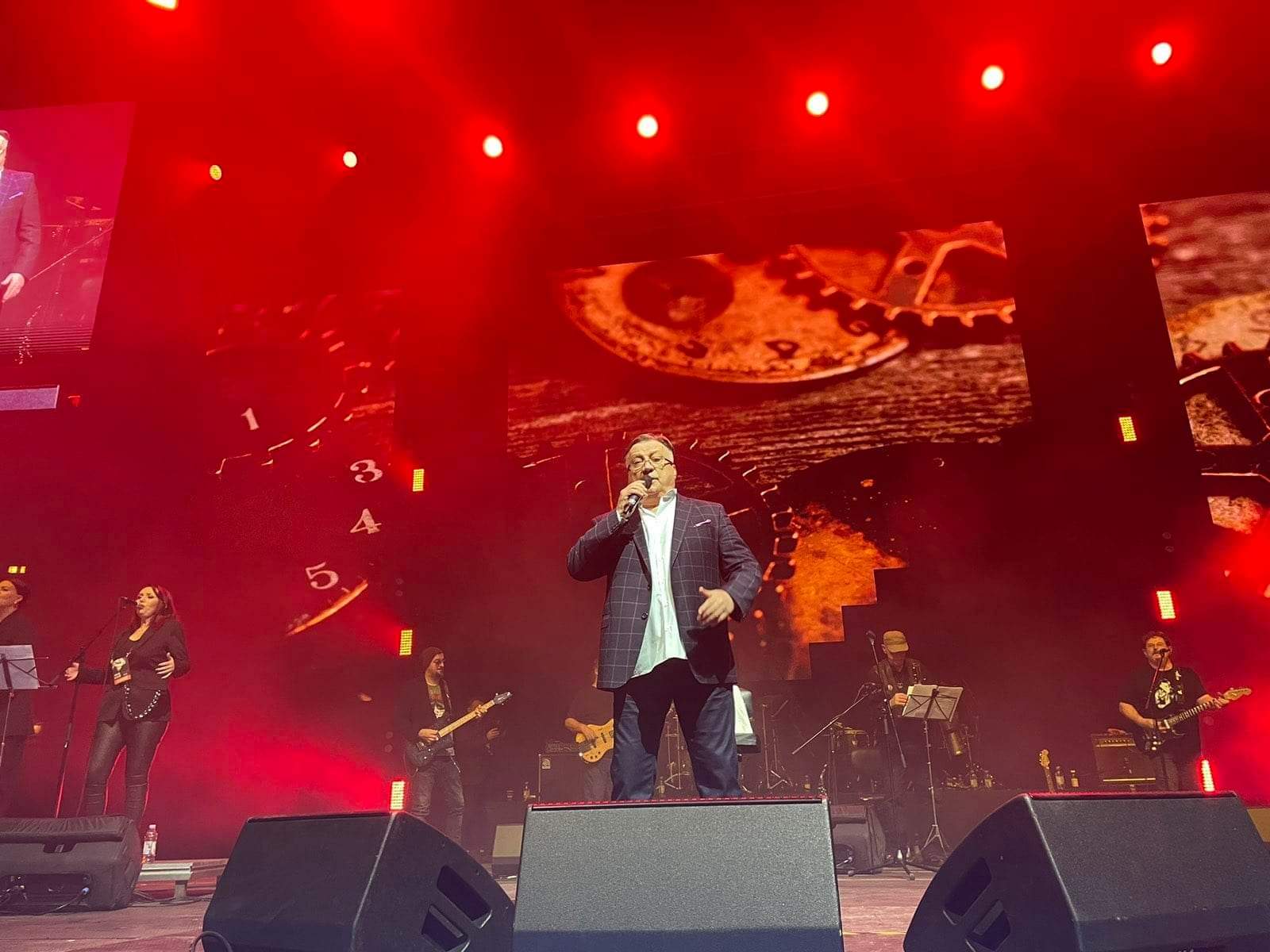 FOLK ZVIJEZDA PRIREDILA SPEKTAKL "Okuj me care" odjekivalo prepunom ...