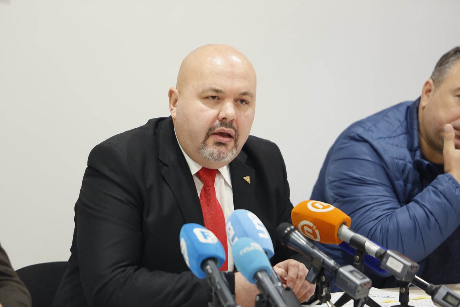 Sivro poručio ministrici i Vladi KS: Hota-Muminović kao da je iznad ...