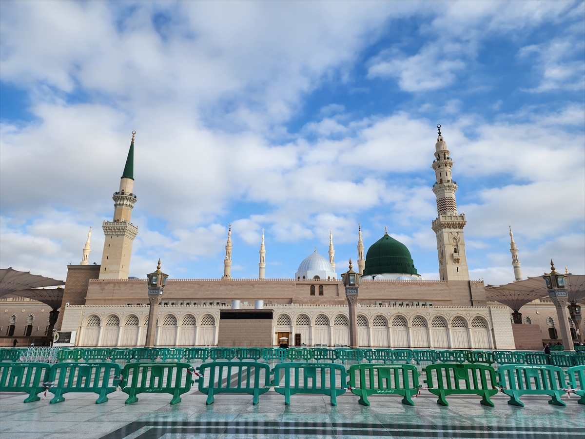 Pogledajte fotografije iz džamije u Medini - BosnaInfo