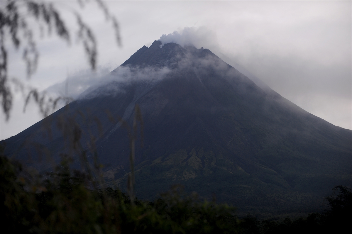 Vulkan Merapi u Indoneziji nastavlja izbacivati lavu (FOTO) - BosnaInfo