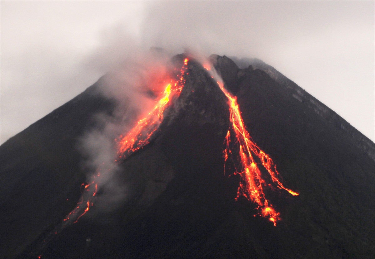 Vulkan Merapi u Indoneziji nastavlja izbacivati lavu (FOTO) - BosnaInfo