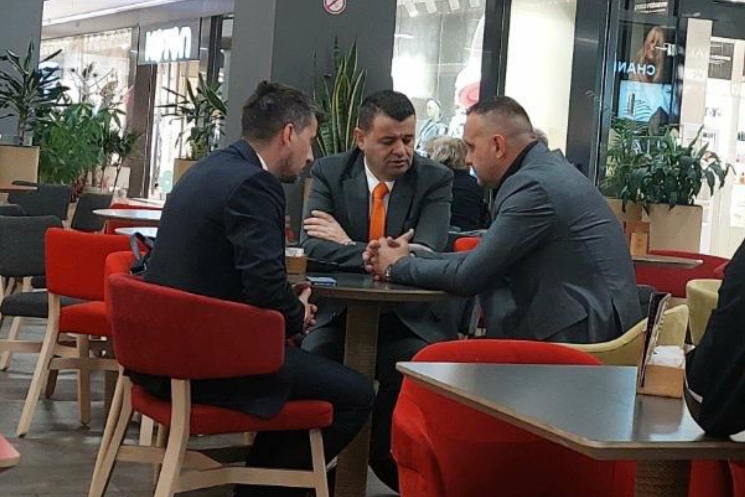 PREOKRET U TUZLI: Bivši članovi SBiH Asmir Hasić i Emir Salihović ...