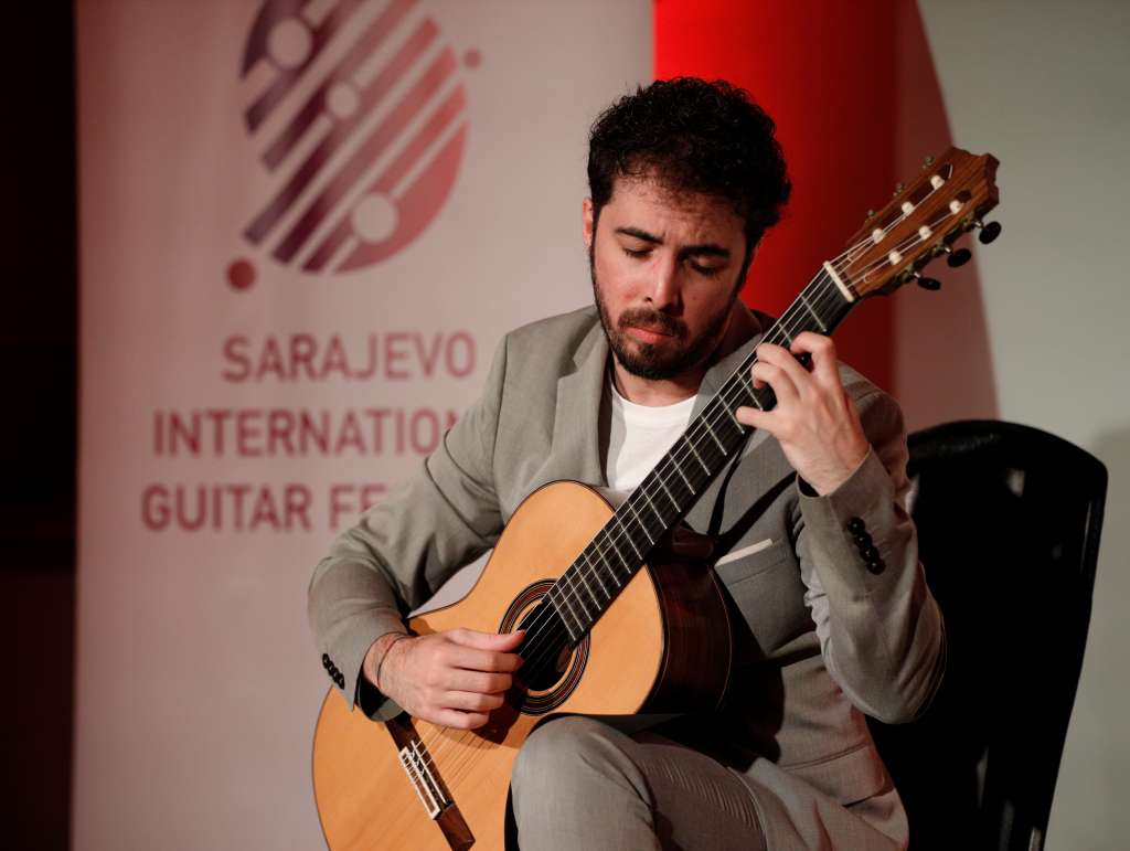 Publika na Sarajevo Guitar Festivalu uživala u nastupu virtuoza Pabla ...