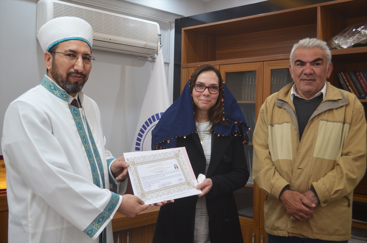 Diana prešla na islam tokom posjete Turskoj: Diana prešla na islam tokom posjete Turskoj: