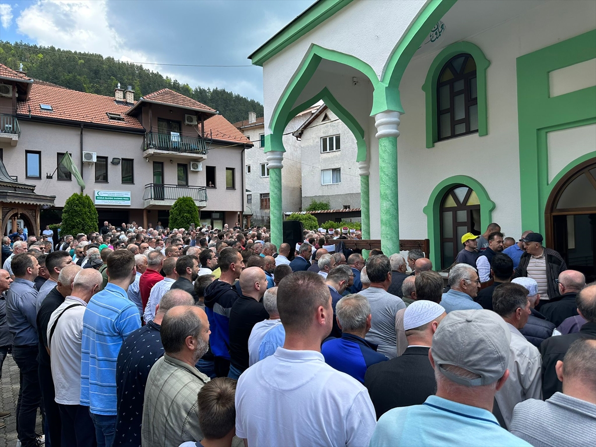 U Priboju klanjana dženaza i obavljen ukop mladića kojeg je ubio ...