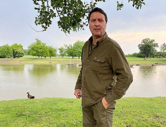 Poznati voditelj uhvatio smuka, kćerka sve snimila (FOTO) - BosnaInfo