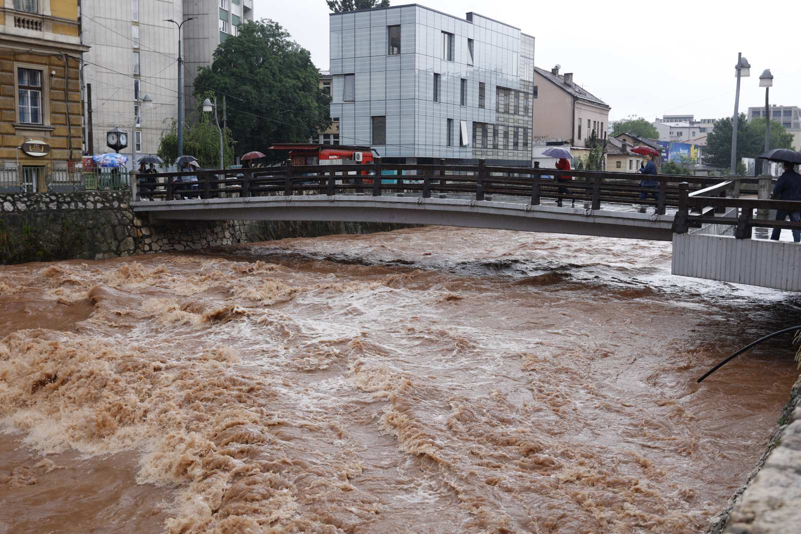 Miljacka danas: "Ko bi rek'o čuda da se dese..."(FOTO, VIDEO) - BosnaInfo