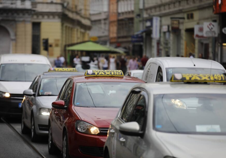 Taksista iz Sarajeva ima poruku za mušterije: "Ne čestitajte mi Novu ...