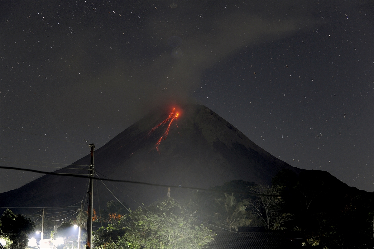 Pogledajte kako vulkan Merapi izbacuje lavu u Indoneziji (FOTO) - BosnaInfo
