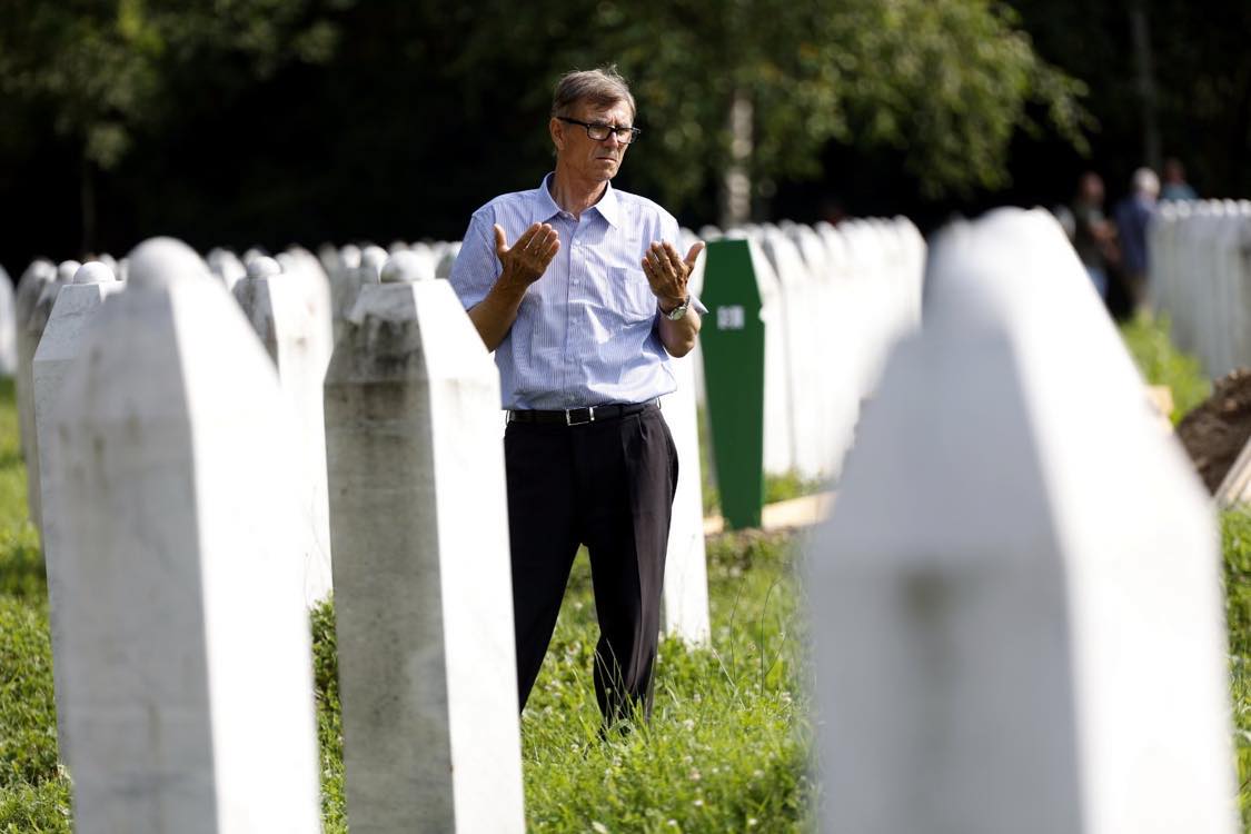 Mezarje Memorijalnog centra Srebrenica - Potočari ponovo je prekrila ...