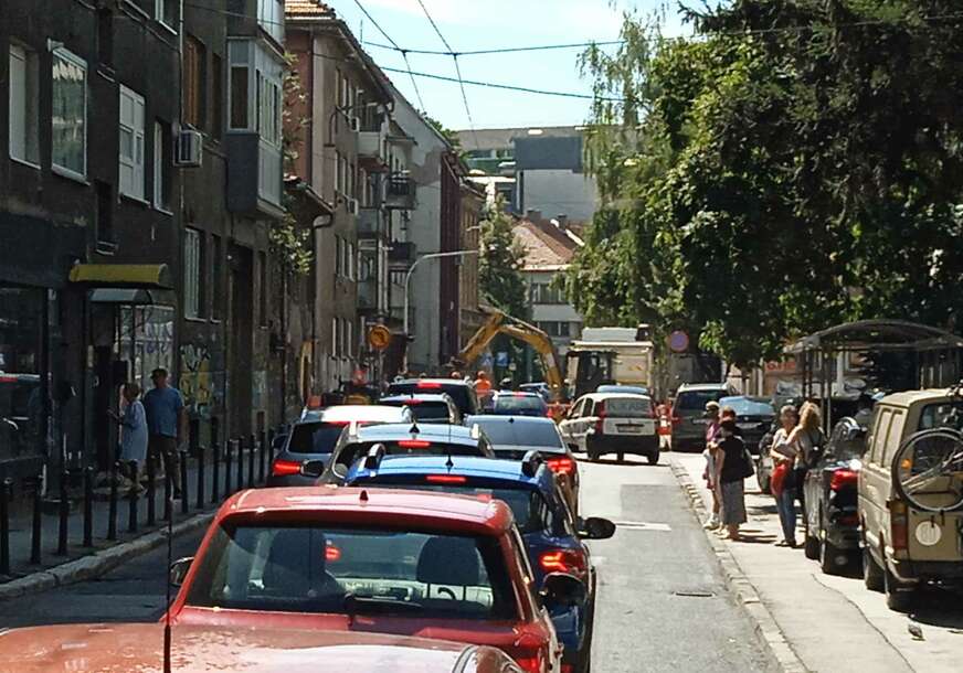 Saobraćajni kolaps u Ulici Hamdije Kreševljakovića - BosnaInfo