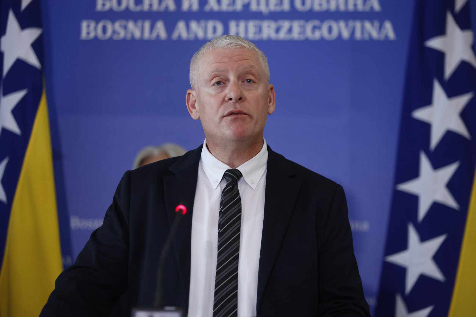 BEGIĆ UZVRAĆA KONAKOVIĆU "Vrlo mi je sumnjivo da neko ko ne zna ko mu ...