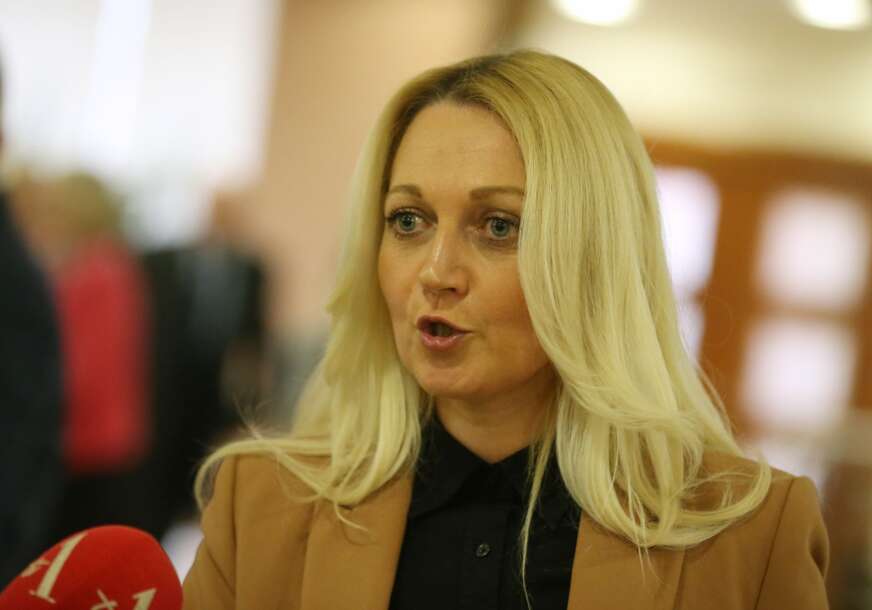 (VIDEO) "Ma, ko izmisli ovo": Ministrica Čabrić zapela kod jedne riječi ...