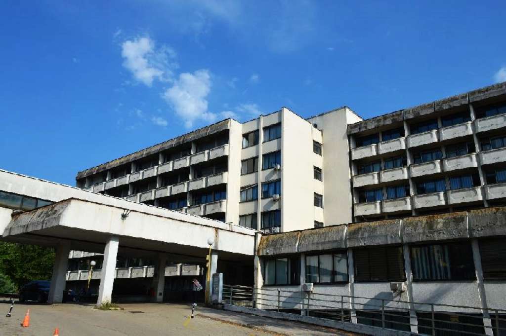 UKC Tuzla uvodi mjeru privremenog ograničenja posjeta pacijentima zbog ...