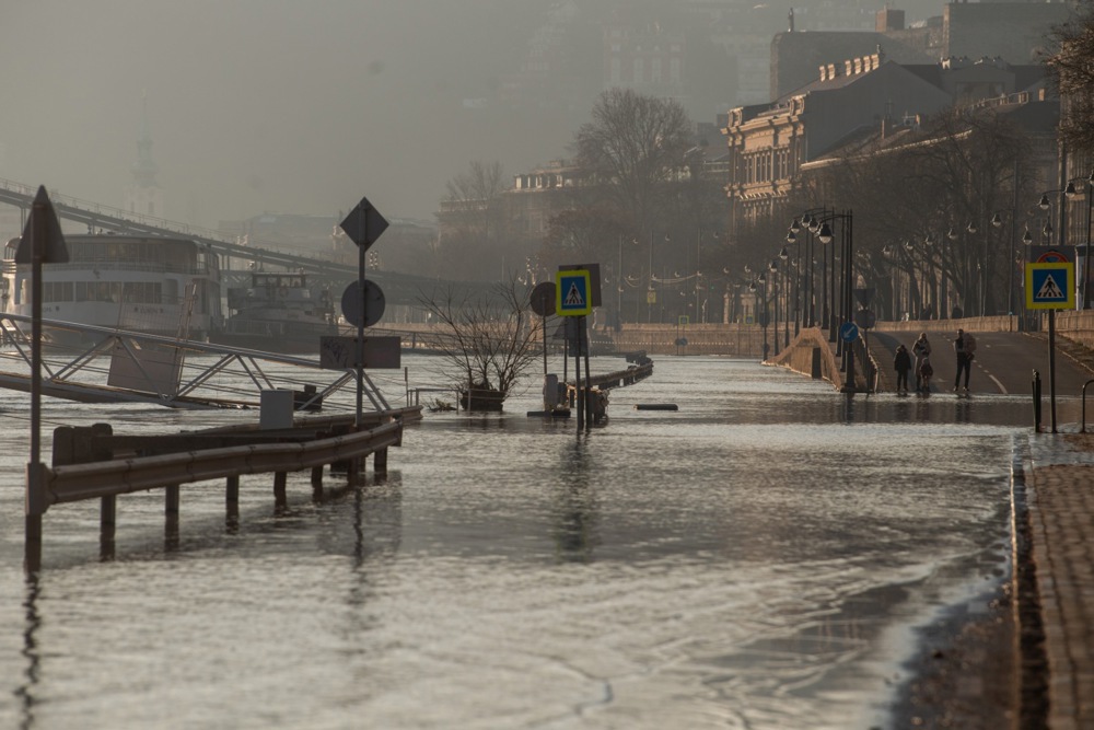 NAJVIŠI NIVO VODE U POSLJEDNJOJ DECENIJI: Izlio se Dunav u Budimpešti...