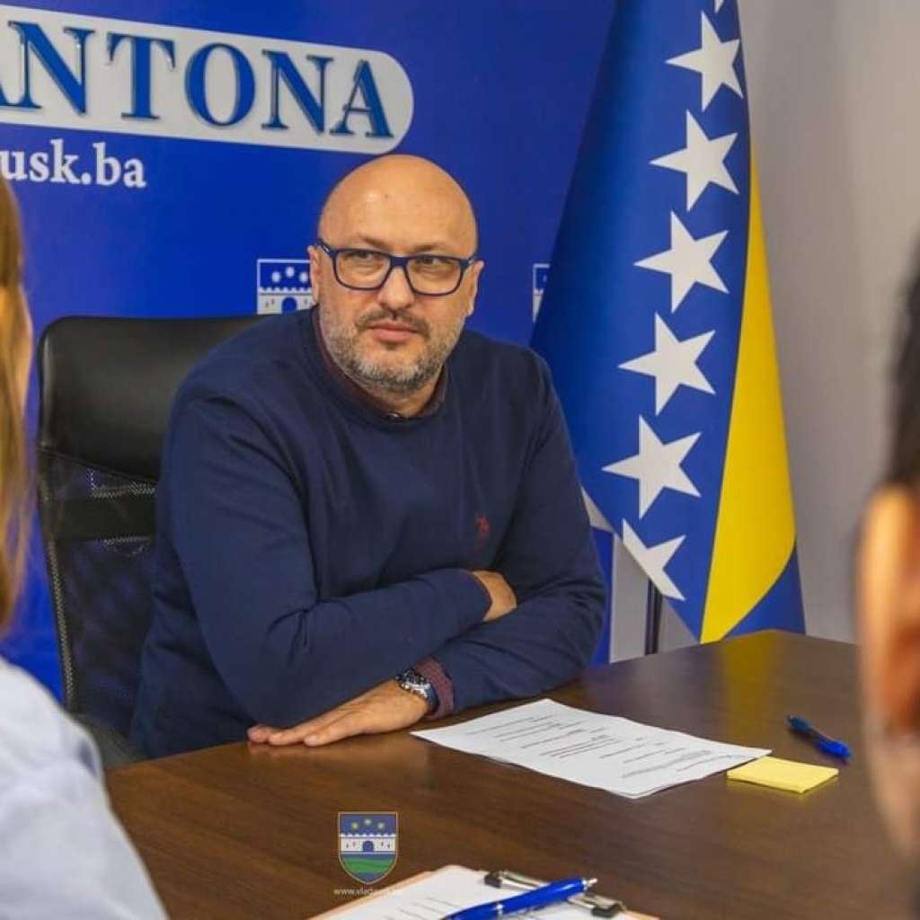 Vlada USK donijela Odluko o isplati pomoći svim zaposlenim na budžetu