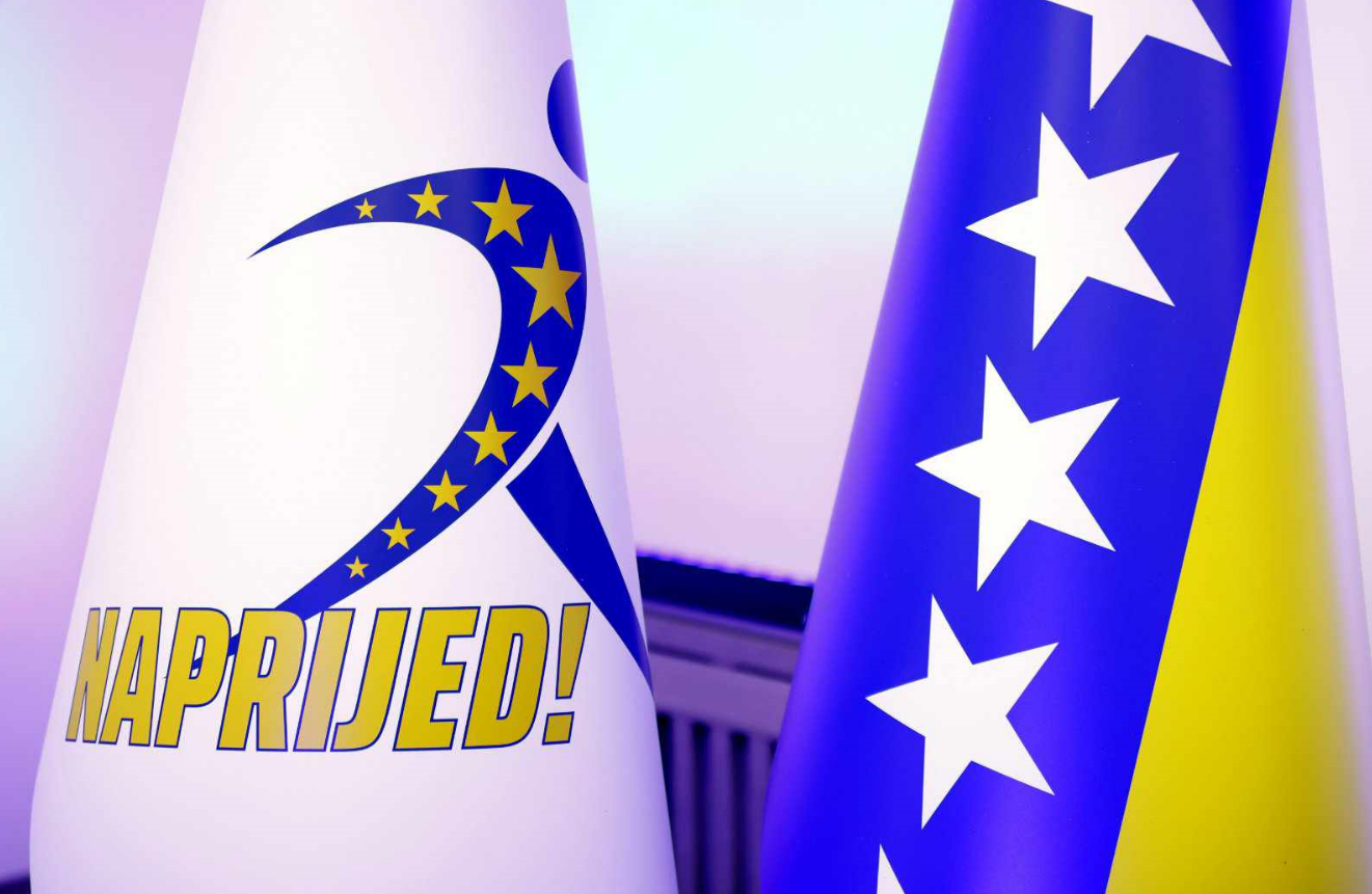 Šemsudin Mehmedović zvanično predstavio dio tima svoje stranke Naprijed ...