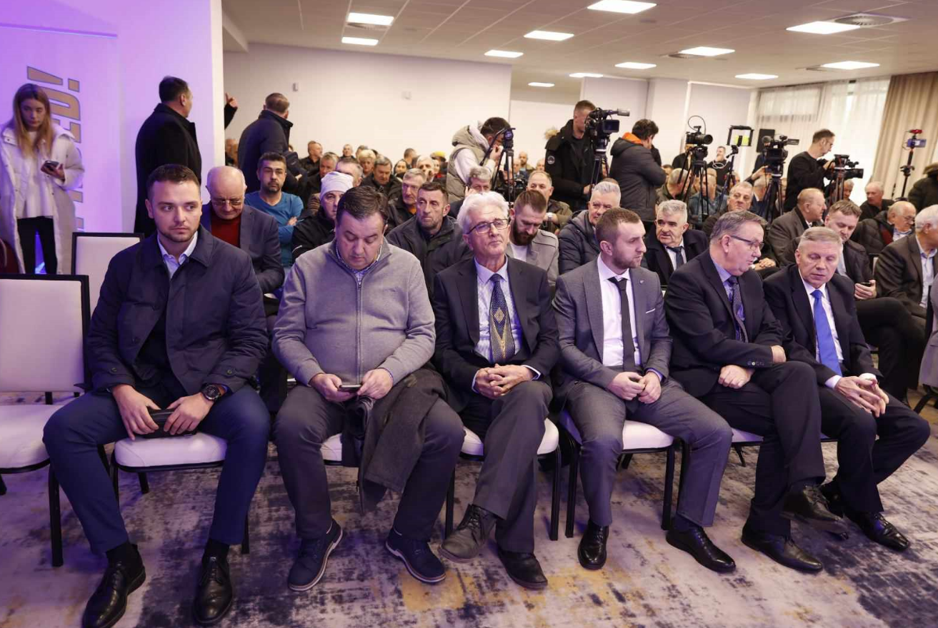 Šemsudin Mehmedović zvanično predstavio dio tima svoje stranke Naprijed ...