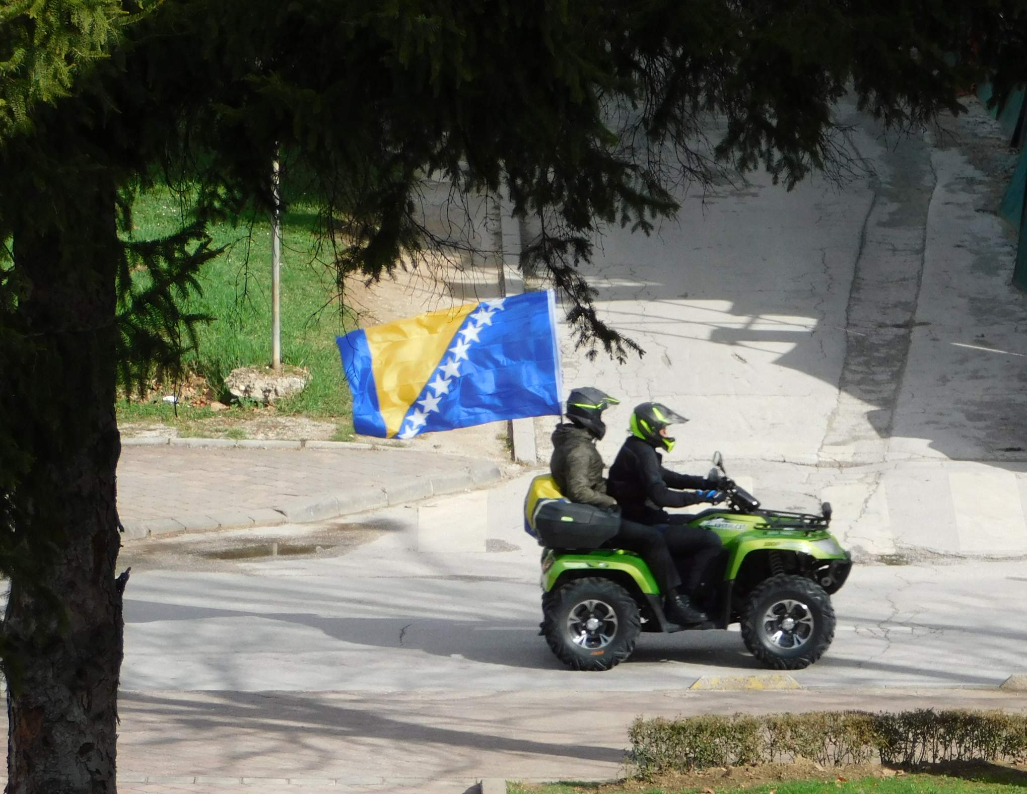 Defile vozila sa zastavama BiH u svakoj mjesnoj zajednici