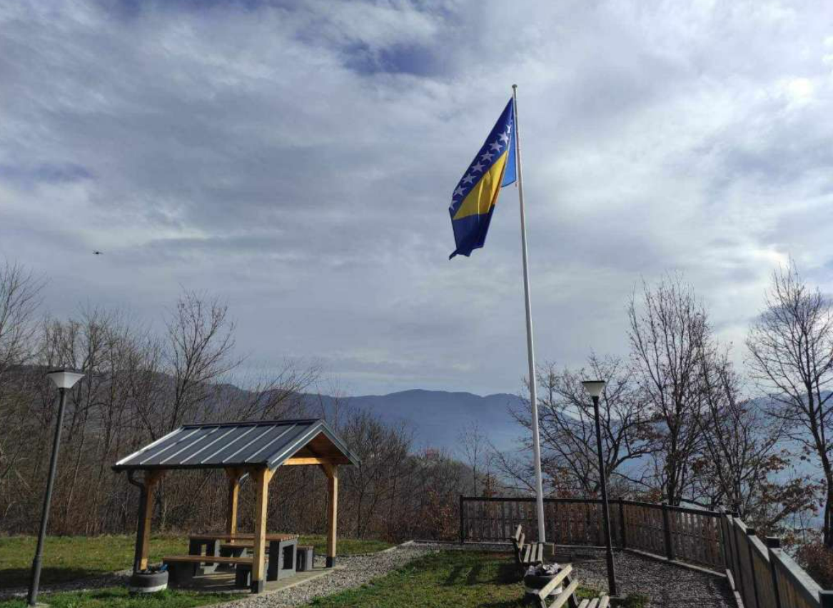 Velika zastava Bosne i Hercegovine postavljena i u Goraždu