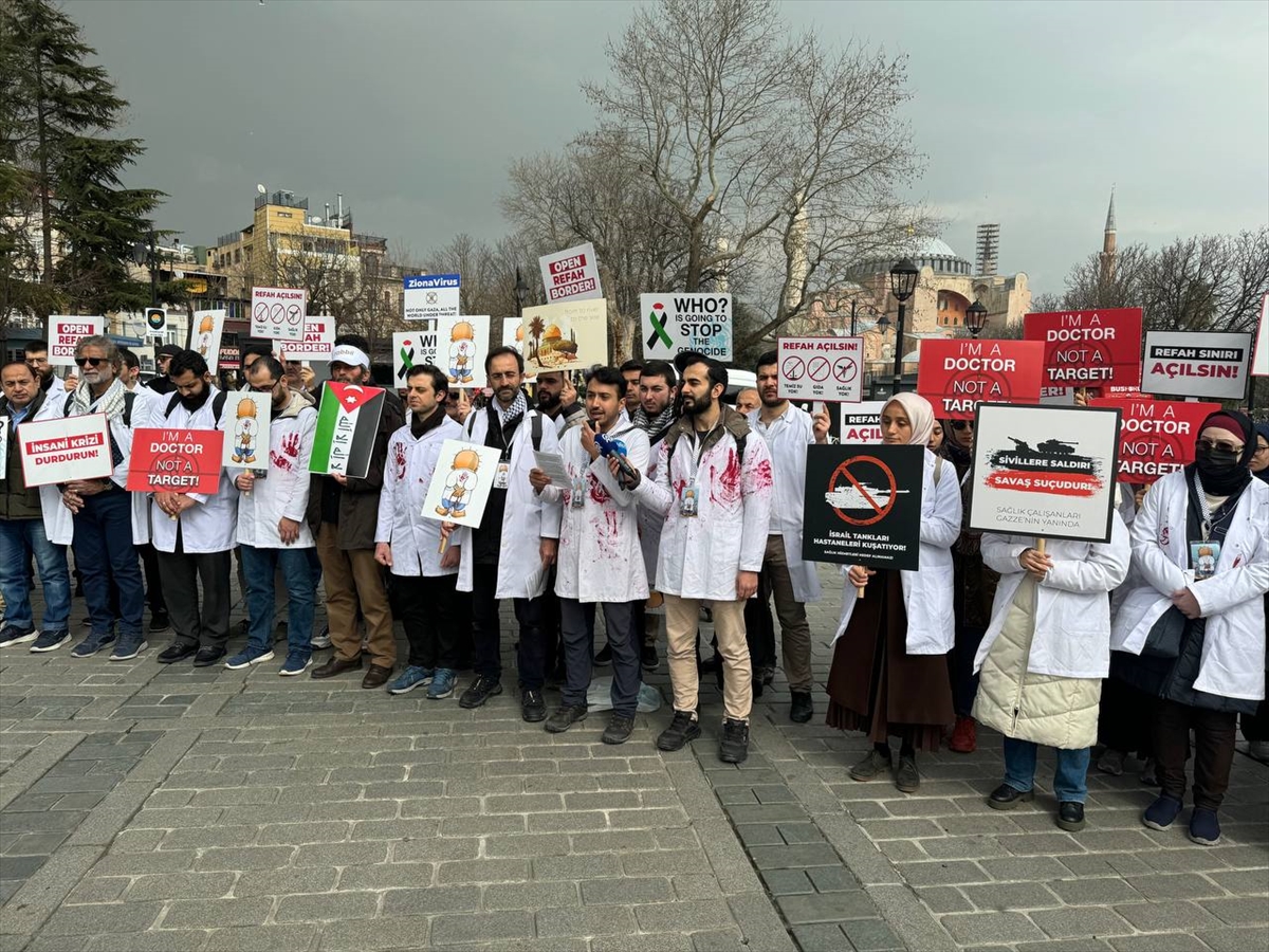 Ljekari u Istanbulu održali protest protiv izraelskih napada na Gazu