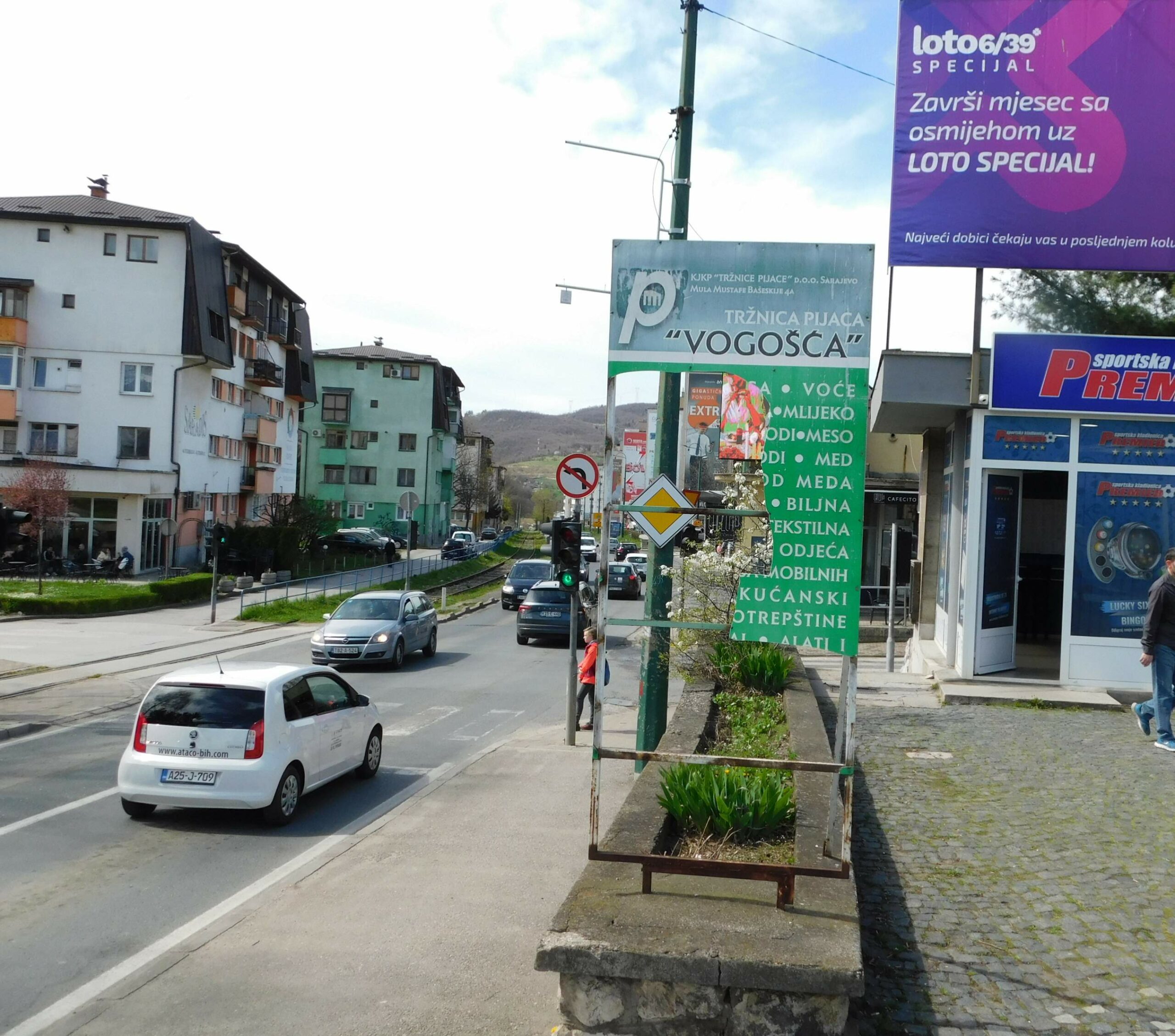 PANOI, BILBORDI...Ruglo u sred naselja