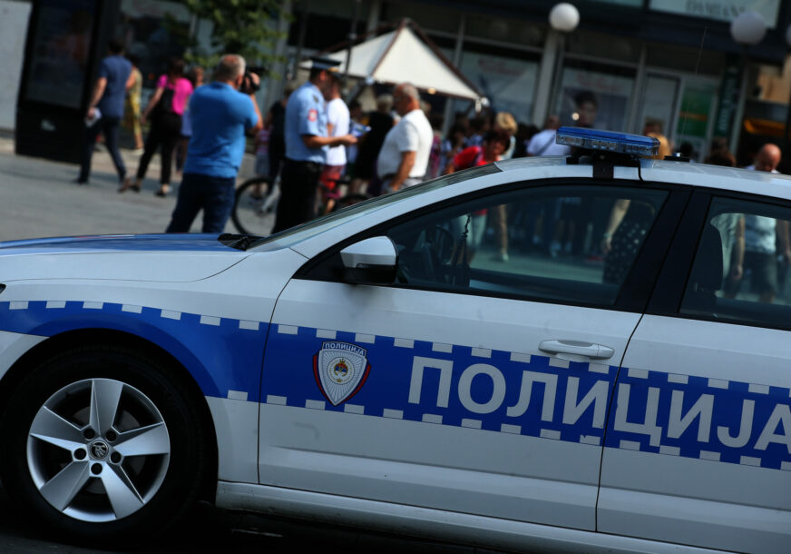 Roditelji uznemireni, slučaj istražuje policija: Crni “golf” navodno presreće djecu u Banjaluci