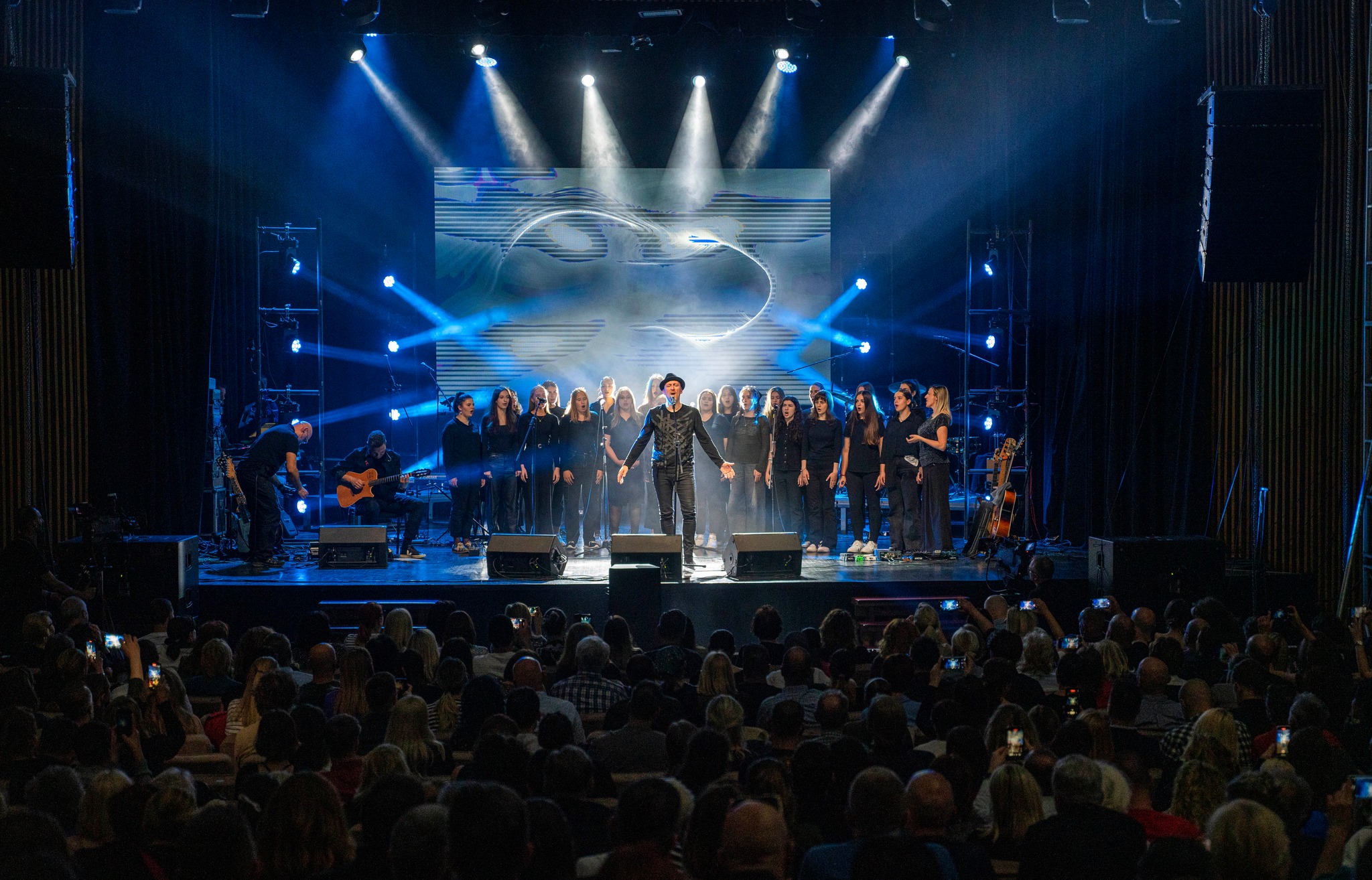 Na koncertu u BKC: Almas Smajlović predstavio album "Krug"