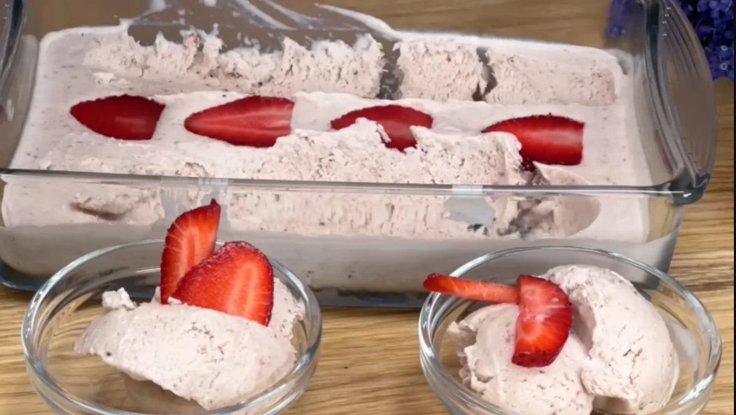 Vikend poslastica: Sladoled od jagoda i jogurta, koji možete napraviti sami