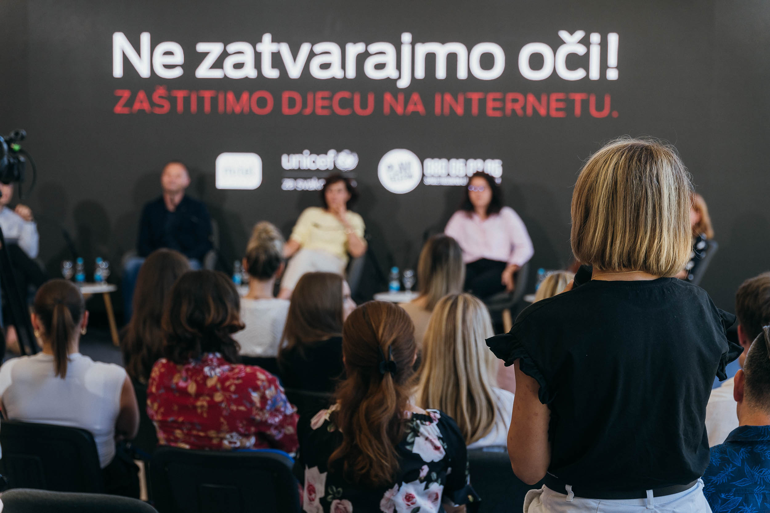 Ne zatvarajmo oči! Zaštitimo djecu na internetu: Komunikacija i edukacija - imperativ u borbi ...
