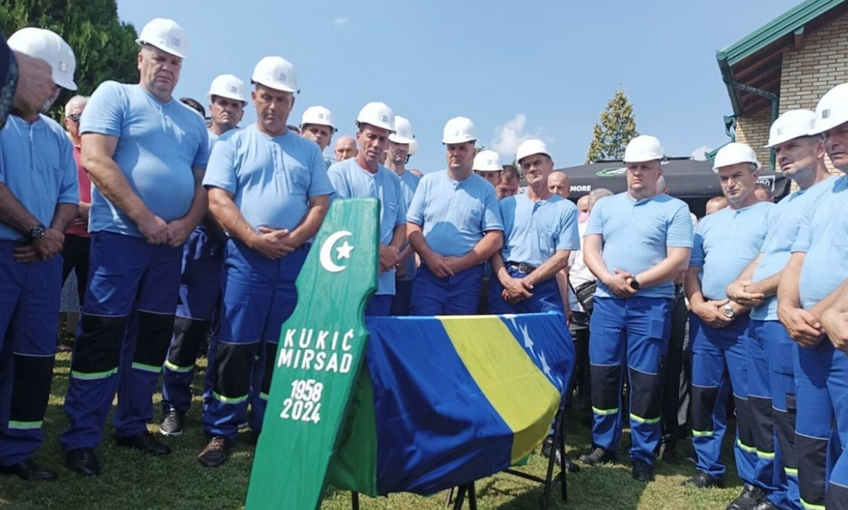 Mirsad Kukić sahranjen u rodnom selu, veliki broj građana došao na dženazu