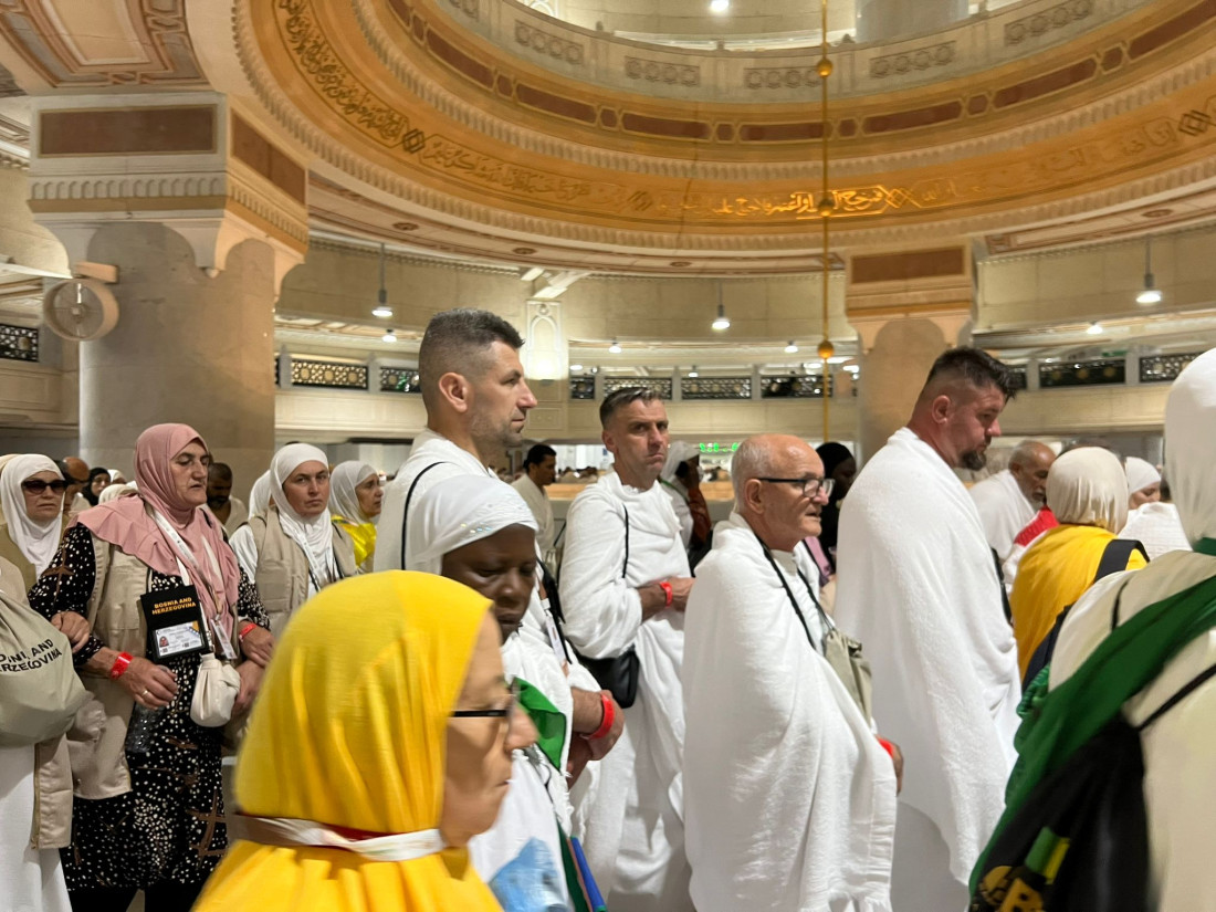 Prva grupa budućih bh. hadžija obavila umru, danas klanjaju prvu džumu ...