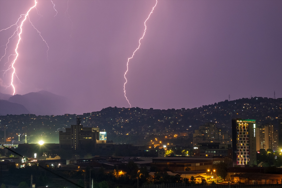 DRAMA U SAD Udar groma povrijedio najmanje 20 ljudi na plaži u Južnoj ...