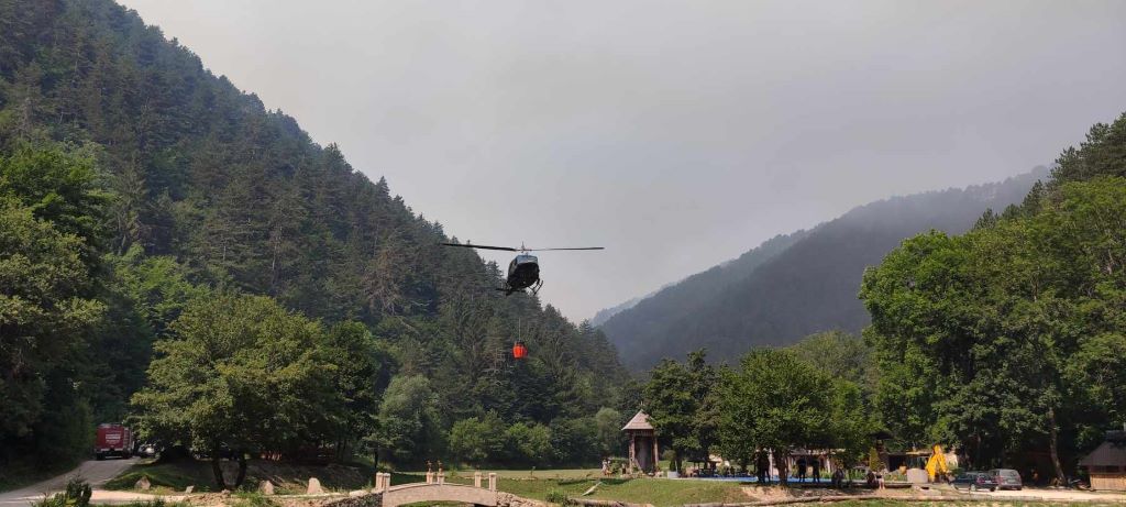 Helikopteri OSBiH od jutarnjih sati gase požar u blizini Bugojna (FOTO ...