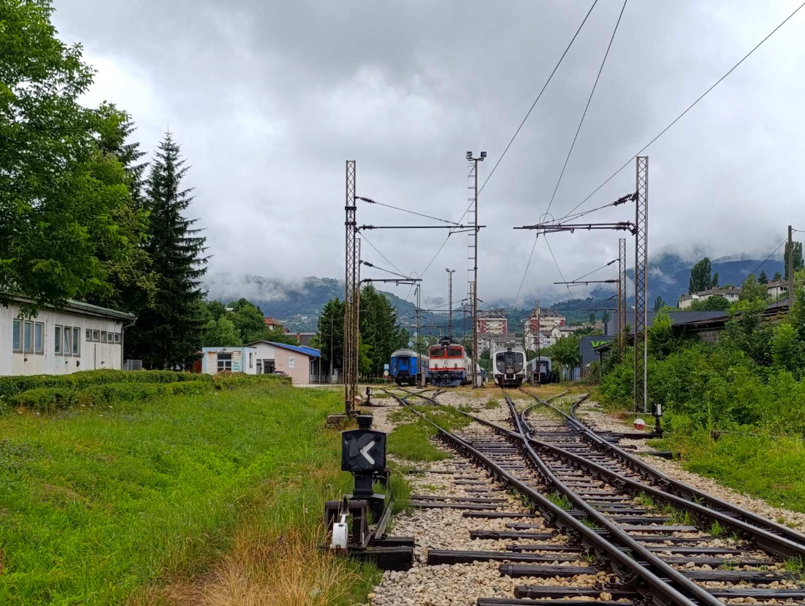 HRVATSKA SE PRŽI Deformisana pruga, saobraćaj obustavljen - BosnaInfo
