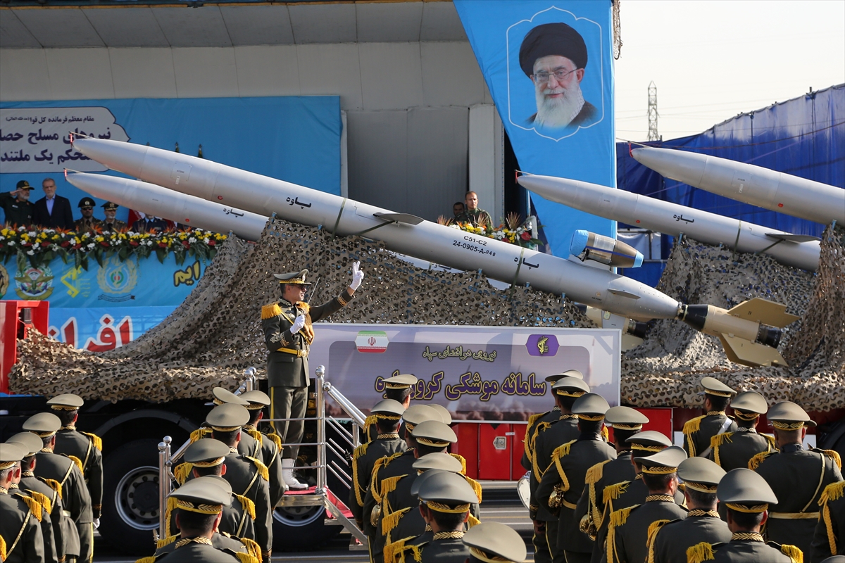 PREZENTACIJA VOJNE SILE U Teheranu izložene balističke rakete, sistemi ...