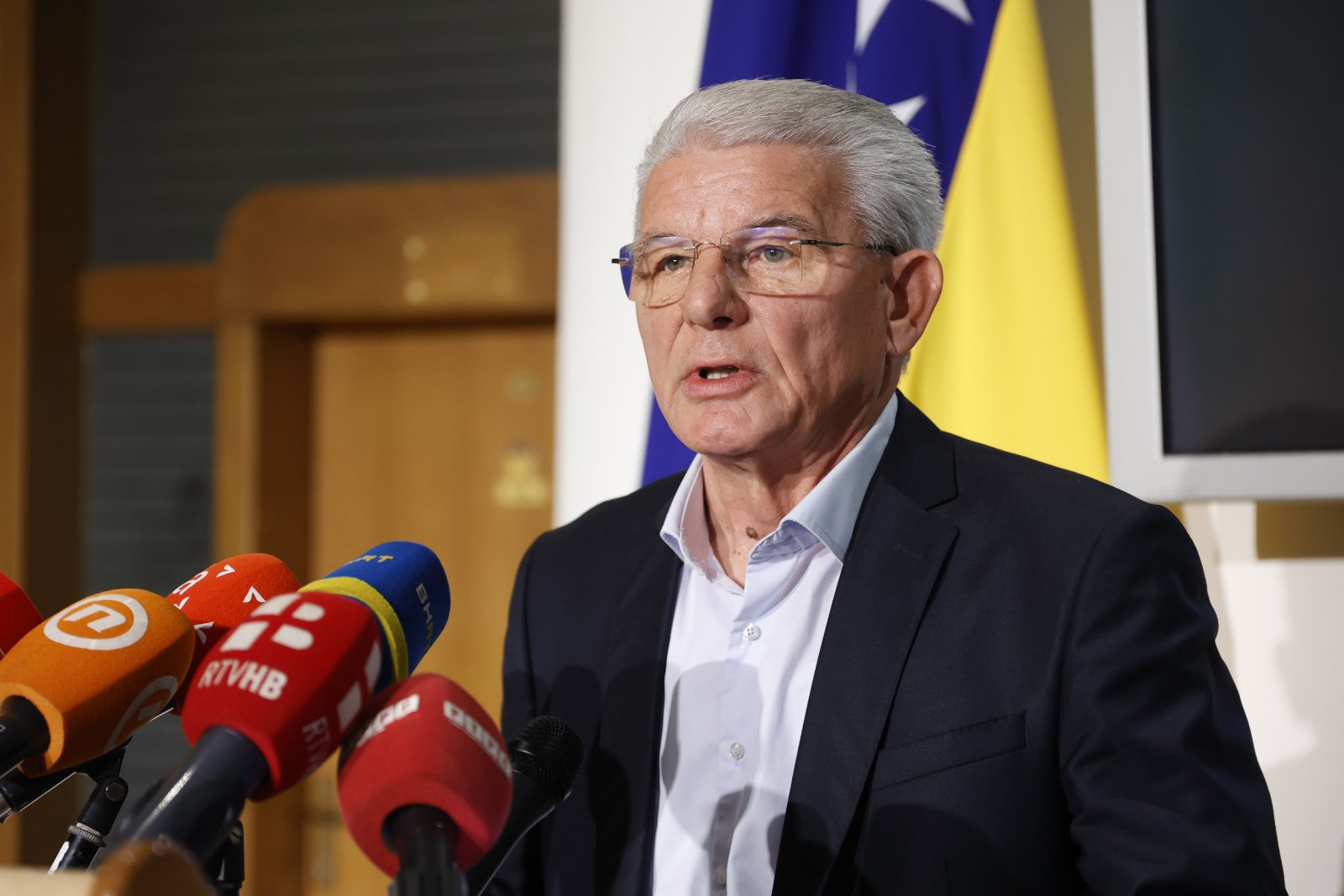 DŽAFEROVIĆ SLIKOVITO: "Trojka je pristala da HDZ vlada njima, sada ...