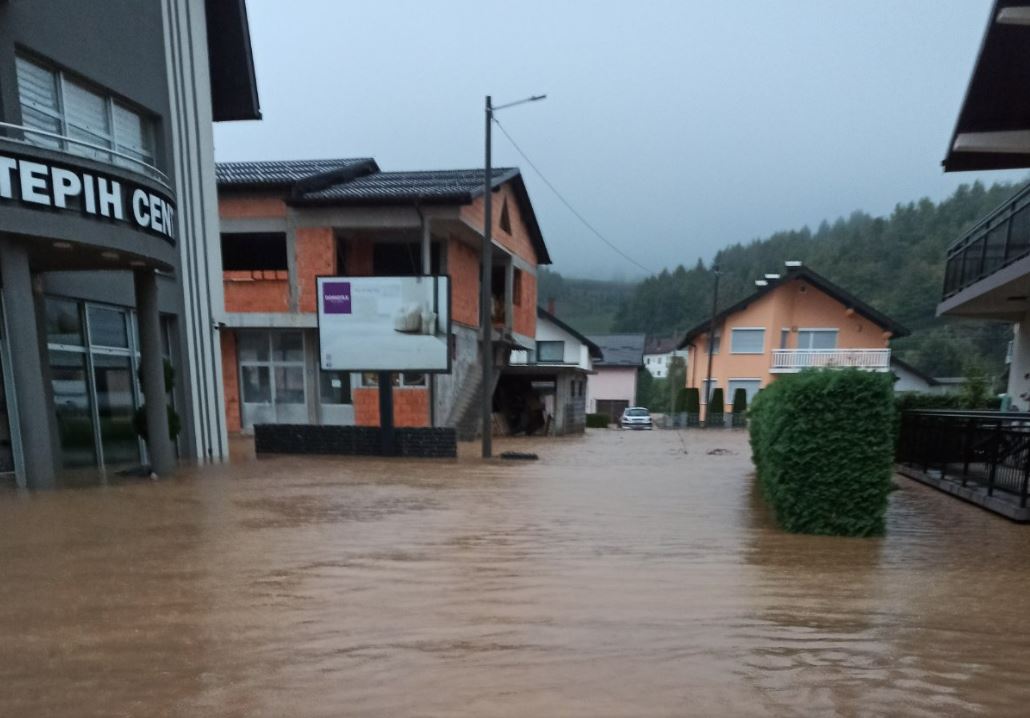 Kiseljak pod vodom: Mještani ne pamte toliku količinu kiše