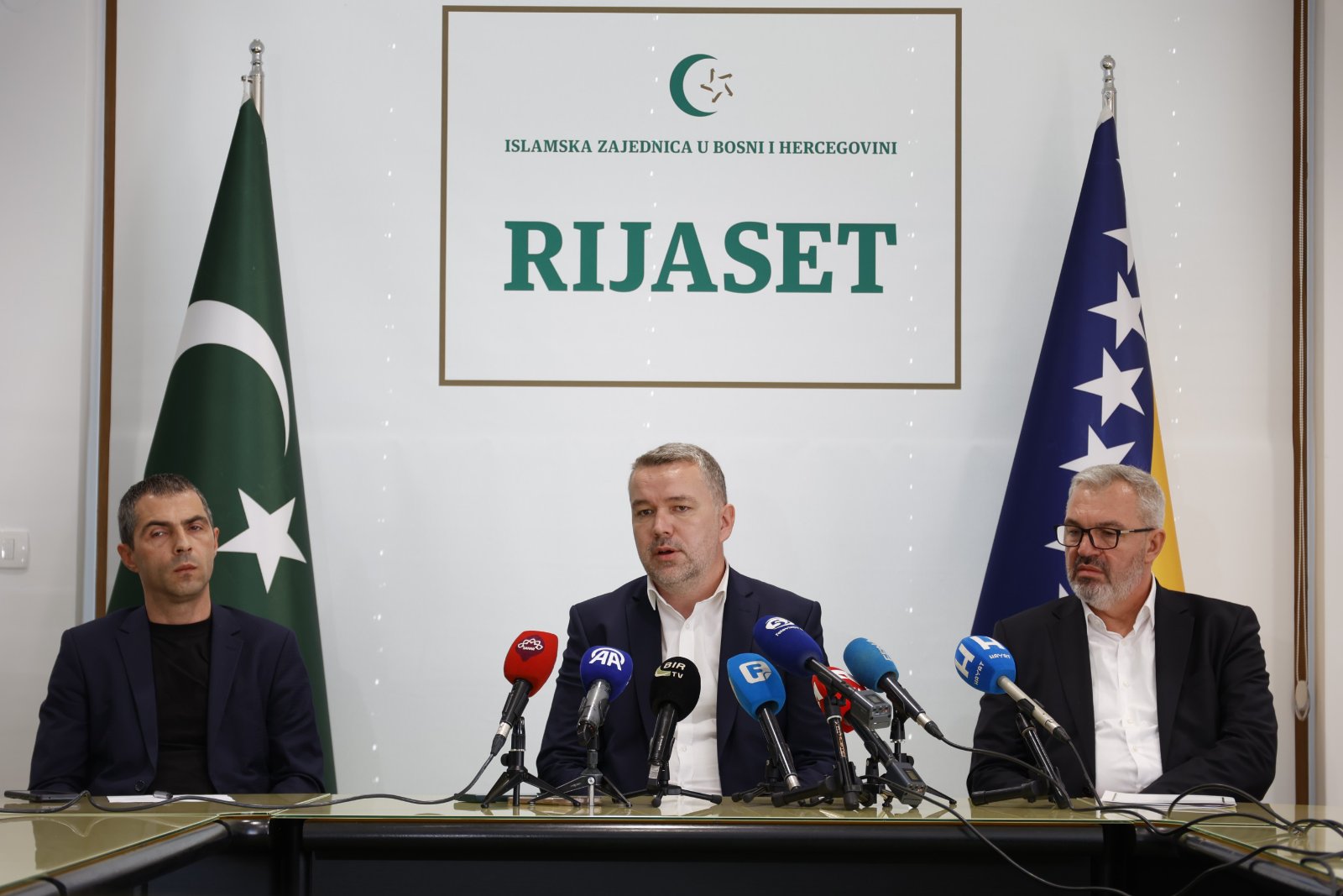 Rijaset IZBIH, Merhamet i TIKA ubrzo počinju obnavljati i graditi kuće ...