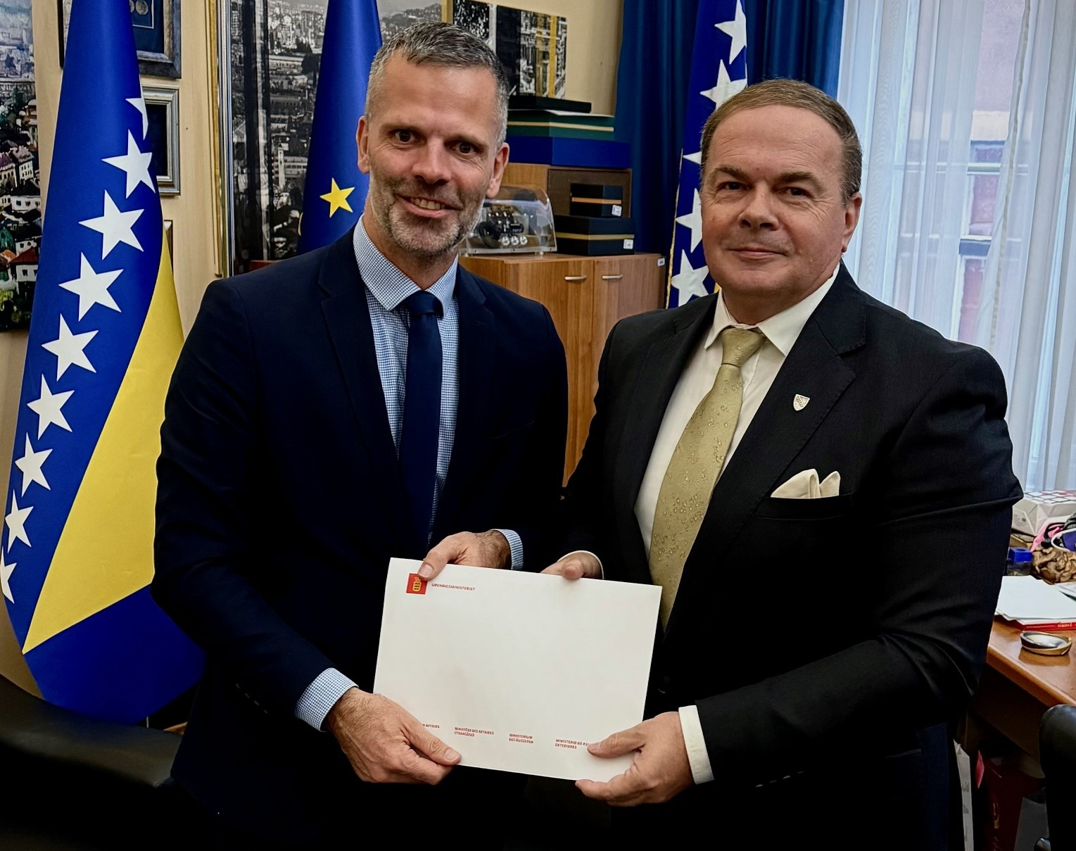 ambasador Kraljevine Danske u BiH Åge Sandal Møller predao kopije ...