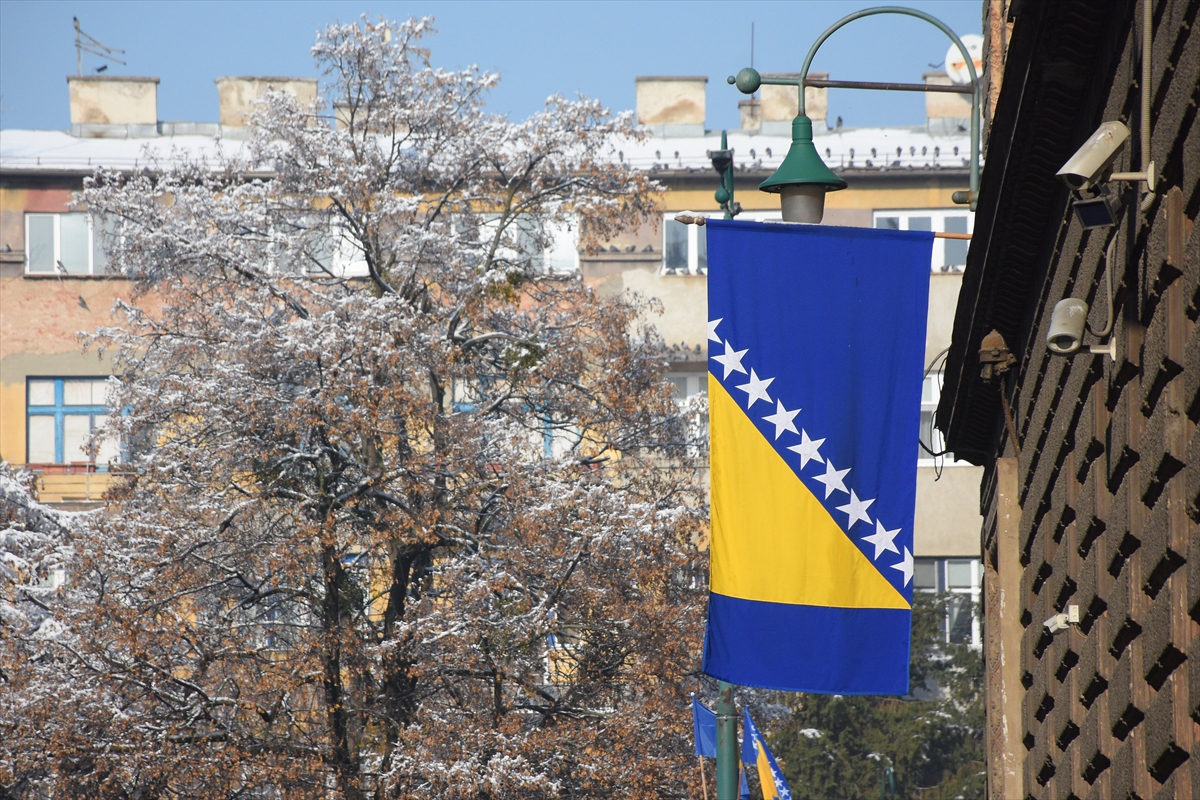 Na današnji dan usvojena aktuelna zastava BiH