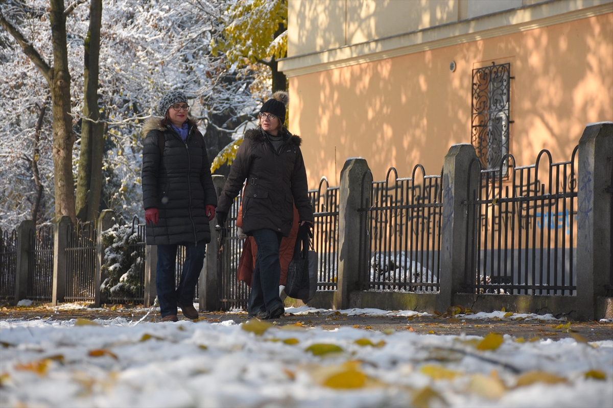 Snijeg pade na behar... Sarajevo osvanulo u zimskom ruhu - BosnaInfo