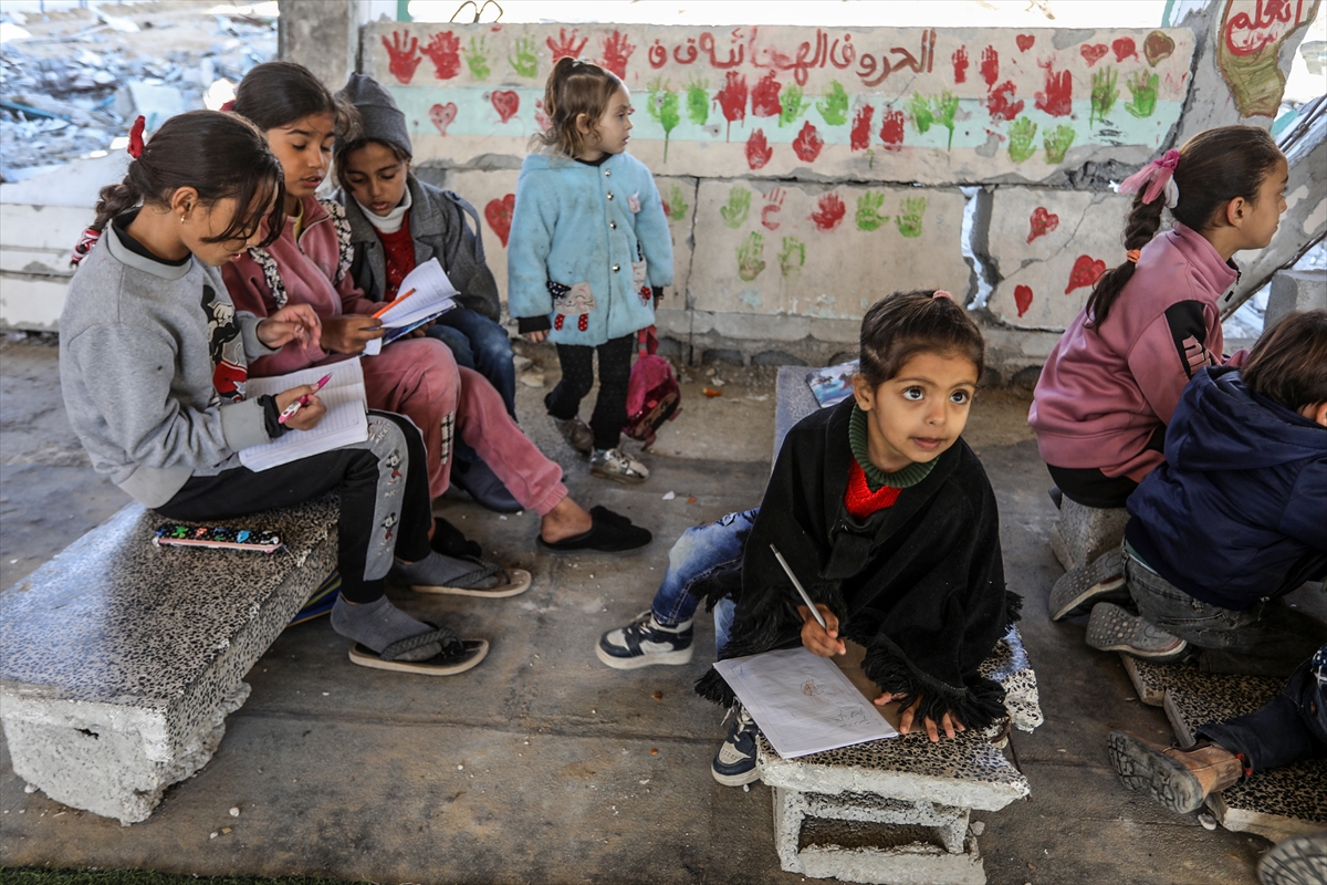 TUŽNE I POTRESNE SLIKE NAJMLAĐIH JUNAKA GAZE Pogledajte kako učiteljica ...