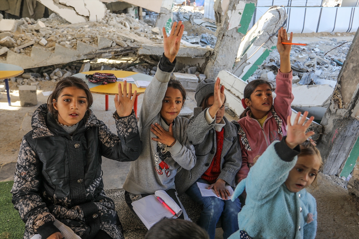 TUŽNE I POTRESNE SLIKE NAJMLAĐIH JUNAKA GAZE Pogledajte kako učiteljica ...