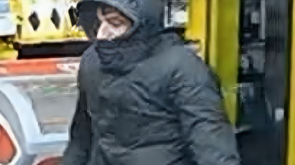 Traži se muškarac s velikim nosom. Silovao drugog muškarca